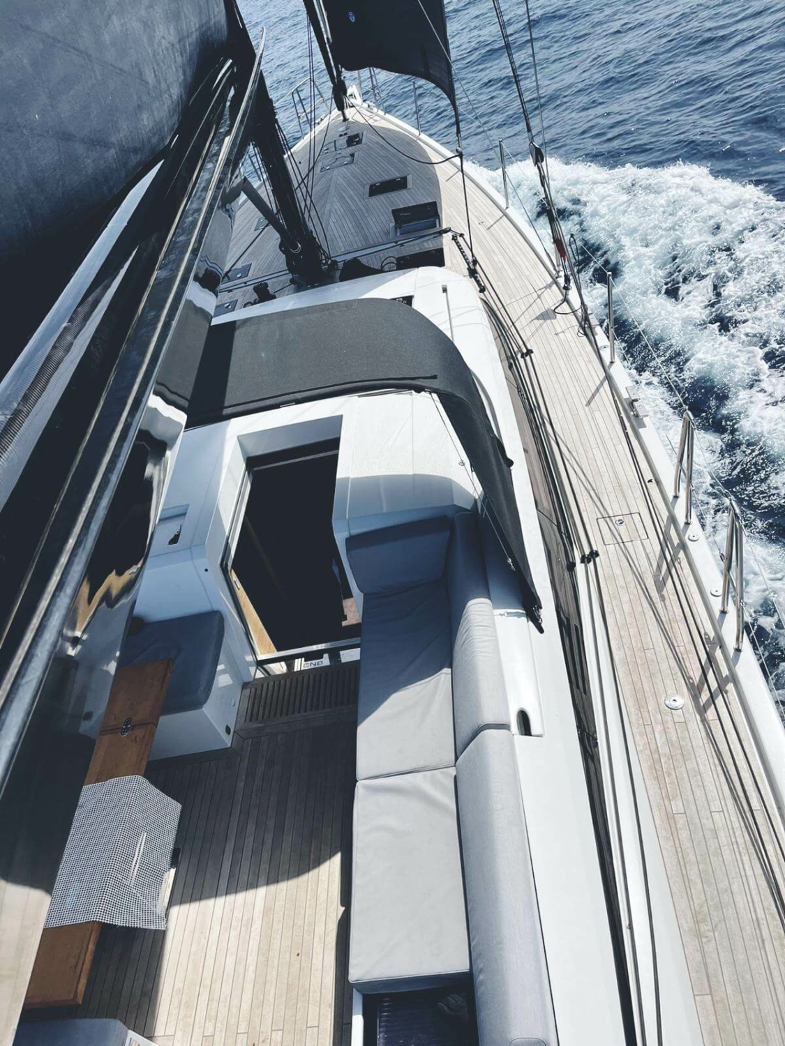 Puesta a punto de Jarcia y velas de CNB 66 en aguas del Estrecho de ...